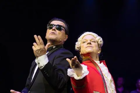 Gewinnen Sie Karten für "Falco meets Amadeus" in der Wetzlarer Buderus ...