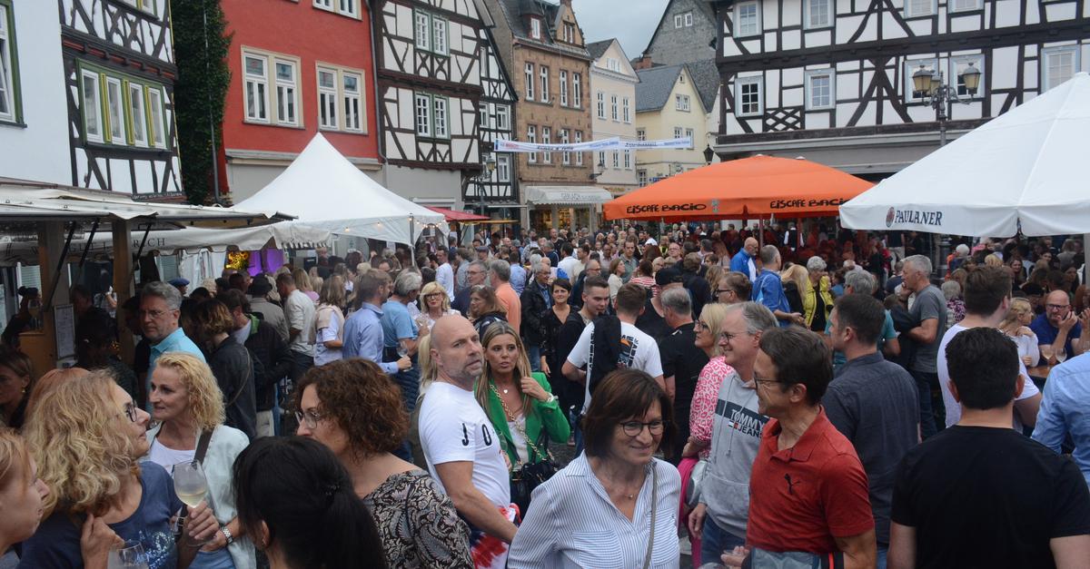 Wetzlarer Weinfest zwischen Sonnenschein und Regen