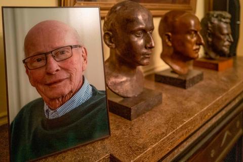 Wetzlar: Verspätete Gedenkfeier für Knut Kühn-Leitz