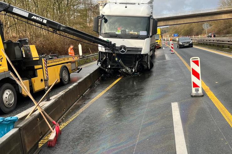 Fünfstelliger Sachschaden bei Lkw-Unfall bei Wetzlar