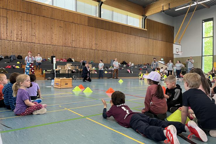 Kissenschlacht und Rollenrutsche: Kinderolympiade in Wetzlar
