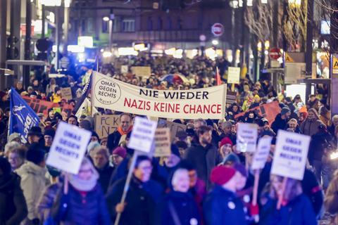 Netzwelt: Immer mehr beteiligen sich am Protest gegen Rechts