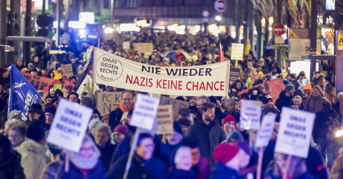 Netzwelt: Immer mehr beteiligen sich am Protest gegen Rechts