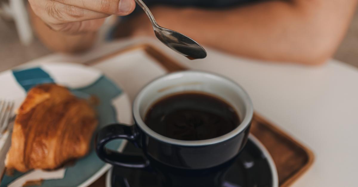 Moment mal: „Die Tasse Kaffee und auch das Glas Wein“