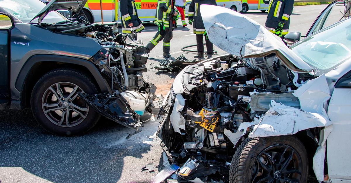 Vier Verletzte nach schwerem Unfall auf B254