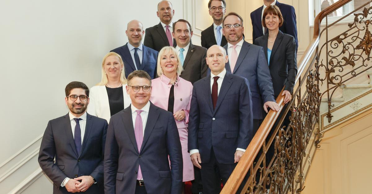 Neue Landesregierung beschäftigt immer mehr Personal