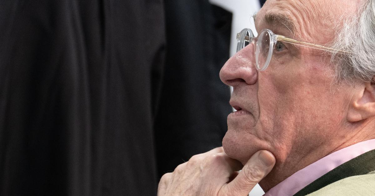 Frankfurter Reichsbürgerprozess: Prinz Reuß gibt Einblicke in seine ...