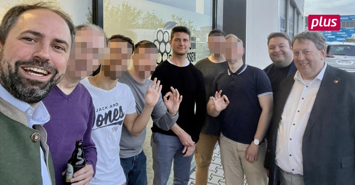 „White Power“-Gruß: Rechtsextreme Zeichen bei der AfD