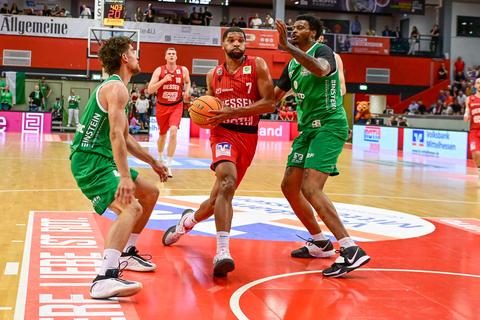 Gießen 46ers: Ein Name spukt durch die Osthalle beim Basketball ...