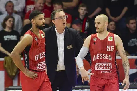 Gießen 46ers: Basketball-Zweitligist feiert gegen Nürnberg Premiere in ...