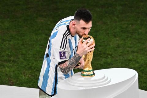 Wie einst Maradona: Messi holt den WM-Pokal nach Argentinien