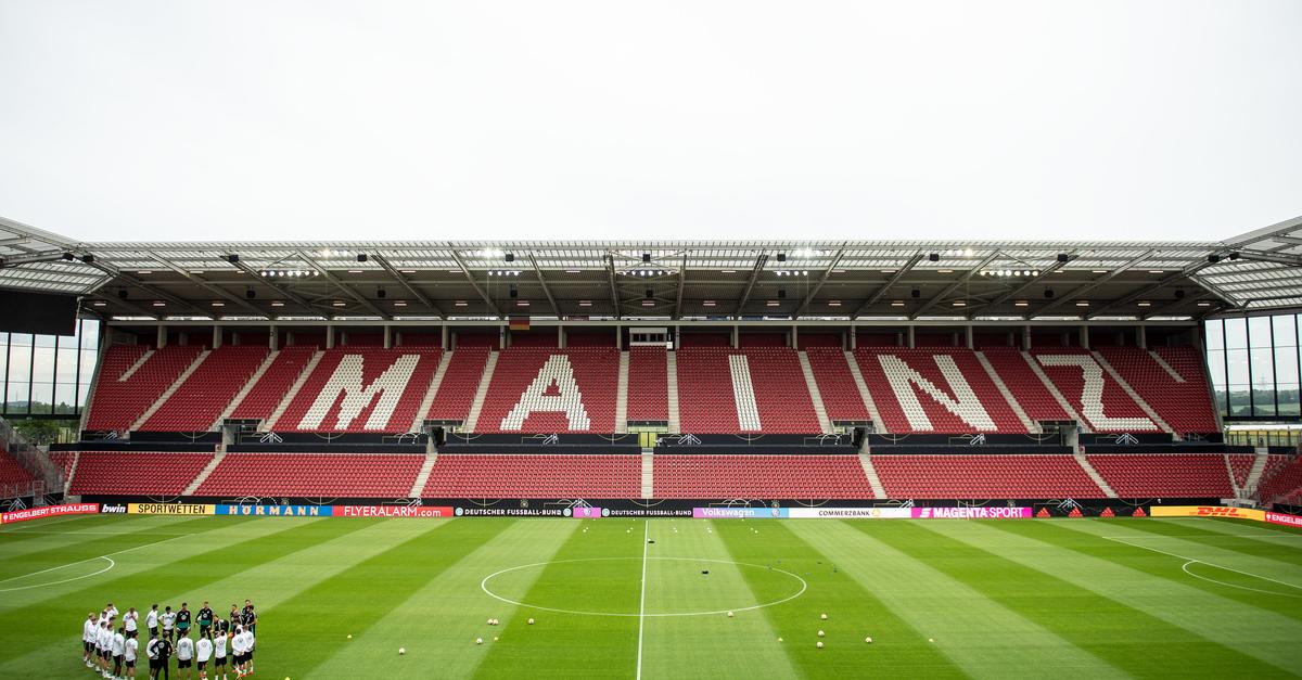 Wie sich die Mewa Arena in ein Länderspielstadion verwandelt