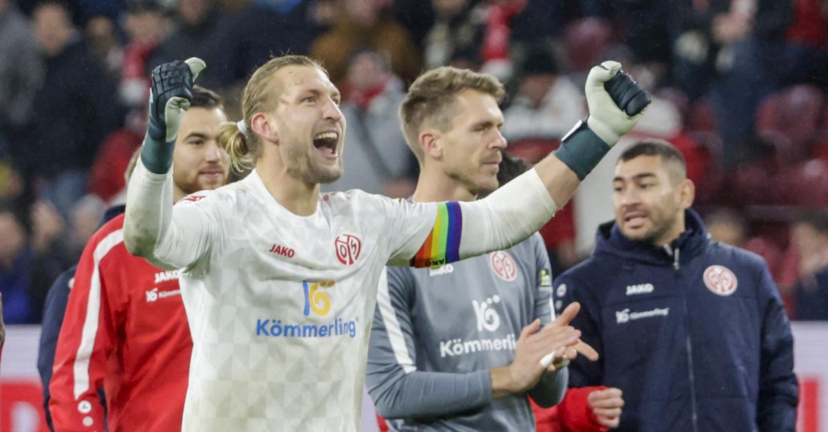Mainz 05-Keeper Robin Zentner steht weiter auf der Kippe