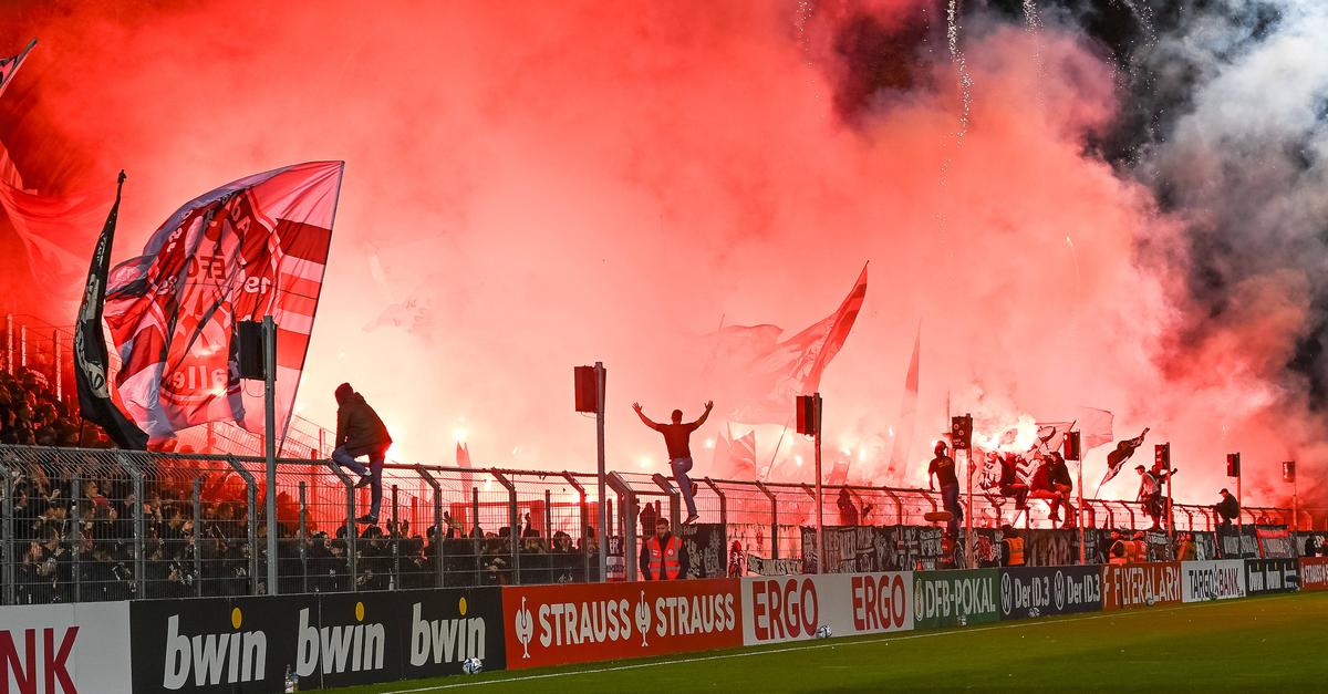 Massiver Einsatz von Pyrotechnik vor Eintracht-Spiel in Köln