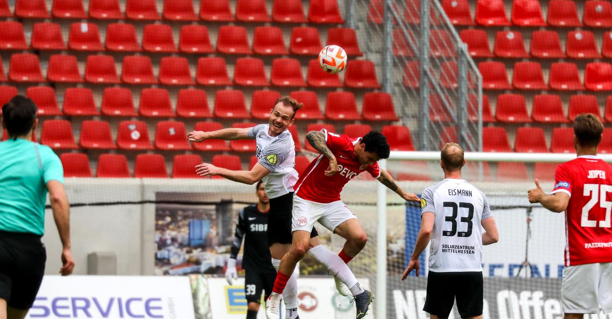 Mit zehn Mann ringt Steinbach Haiger den OFC nieder