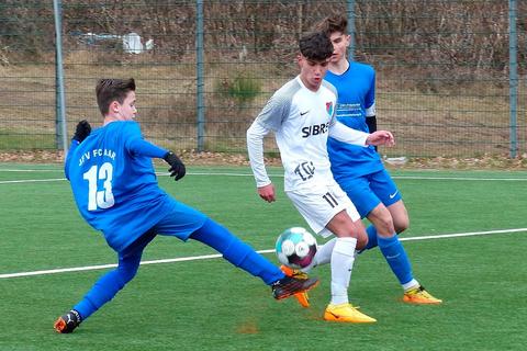 B-Junioren: Steinbach feiert Derbysieg