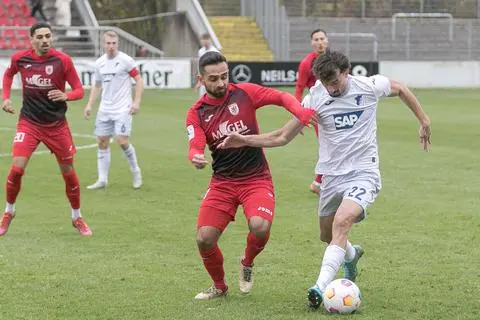 FC Gießen fährt mit breiter Brust zum FC-Astoria Walldorf
