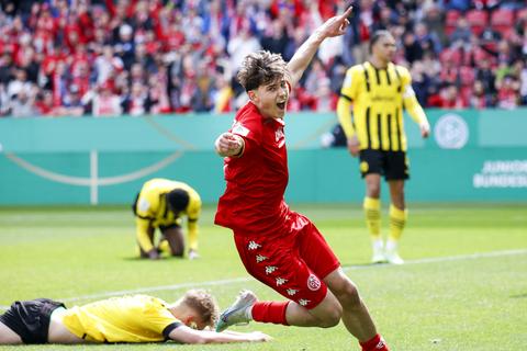 Duell der Talentschmieden auf dem Lahnsportplatz