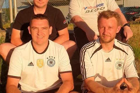 Zwei Schlusslichter schließen Vernunftehe