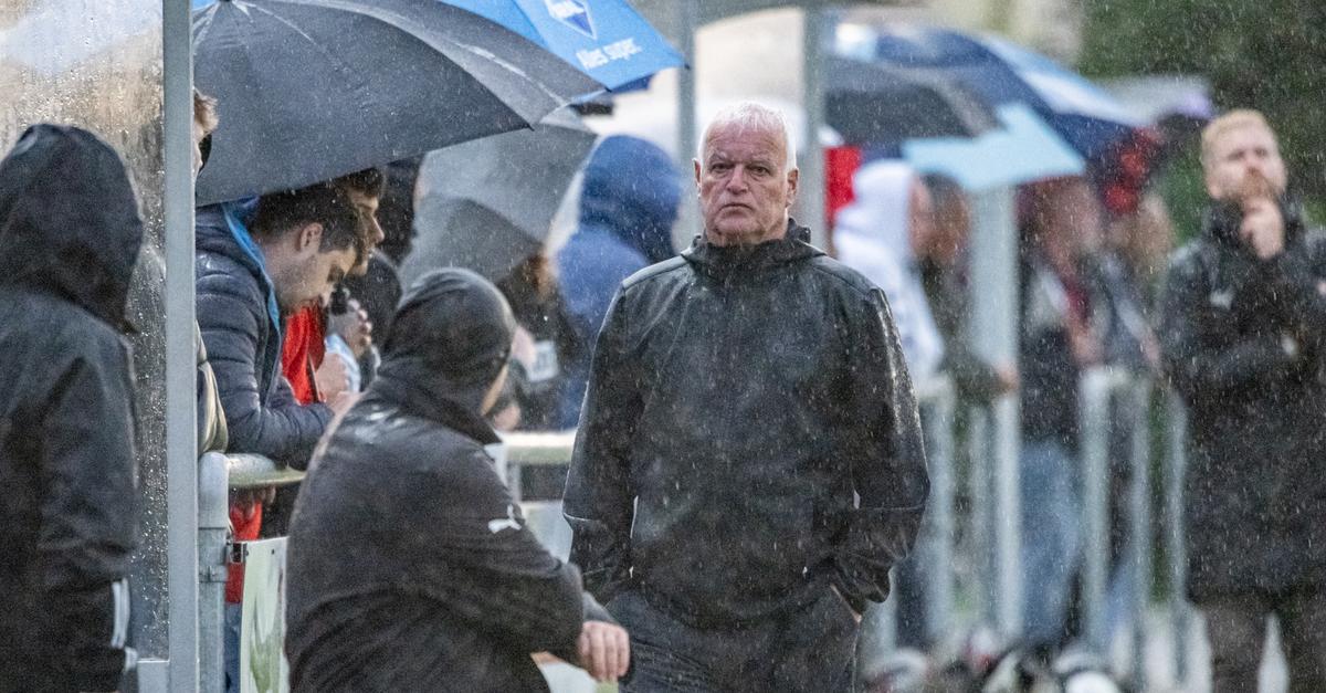 Mit Freunden und Bekannten feiert Peter Nagel den Abschied