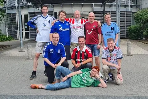 VRM-Journalisten zeigen beim Trikottag Flagge