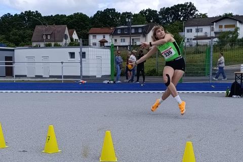 Blockwettkampf: Hannah Gerlachs Ball fliegt weit