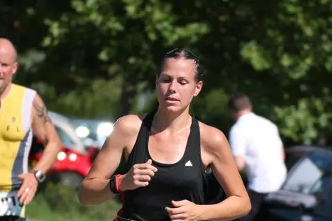 Denise Hoffmann läuft Kreisrekord auf Halbmarathon-Distanz