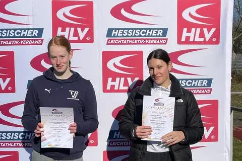 Sophie Schleiter und Lisa Dück sind mit Wurfweiten zufrieden