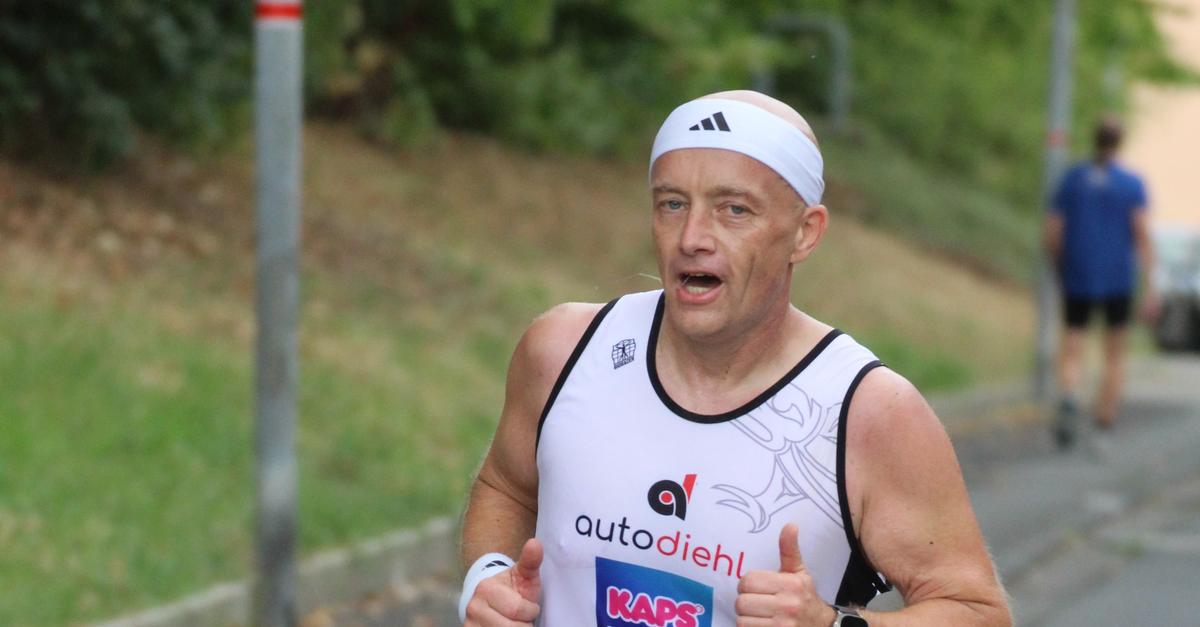 Frank Carl bejubelt flotte Marathon-Zeit in Chicago