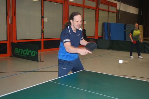 Tischtennis-Wechsel-Karussell dreht sich vehement