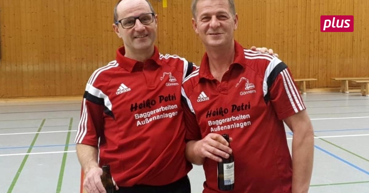 Seriensiegerin Tina Acker wehrt Samuel Simmers Angriff ab