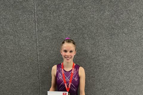 Turnerin Lea Joline Feringer deutet ihr Talent an